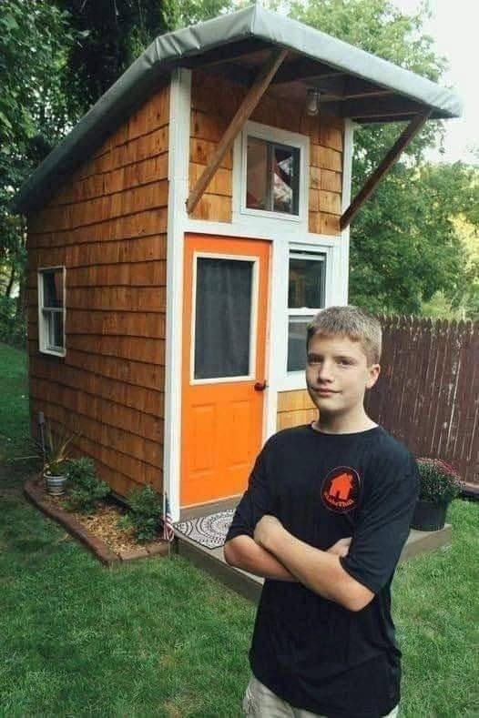 He built an 89-square-foot house—wait until you see the inside ...