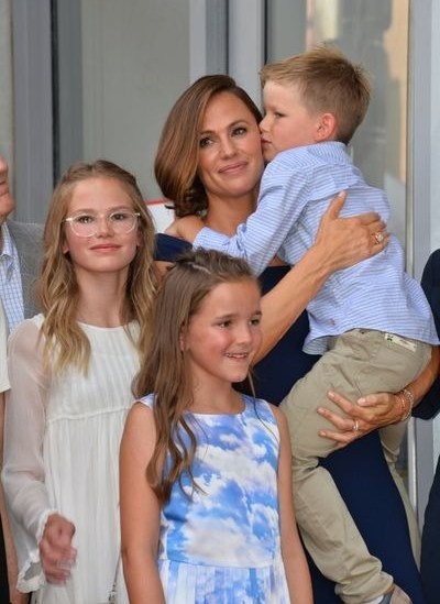 Jennifer Garner Reveals Her Beau, a Recognizable Figure - animals news